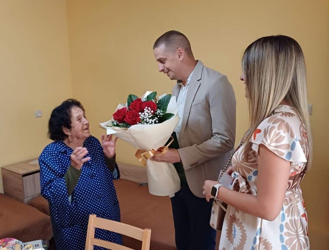 Баба Люба от Гоце Делчев навърши 100 години, тя е най-възрастният жител ...
