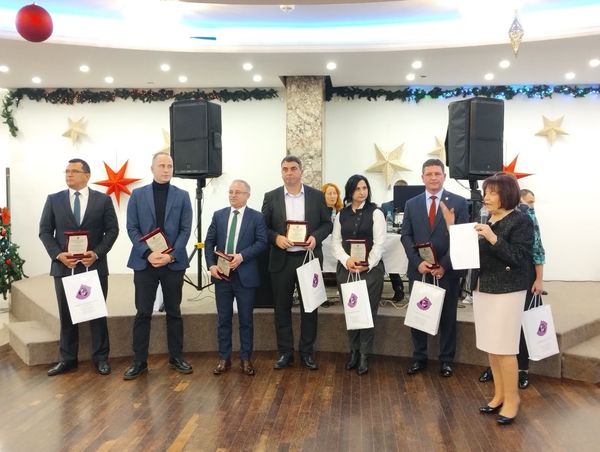 Кметът Атанас Стоянов с приз от Синдиката на българските учители за най добър социален партньор